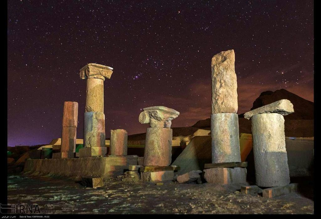 Historische Steinsäulen in Chorhe - Mahallat - IranKultur - Iran ...