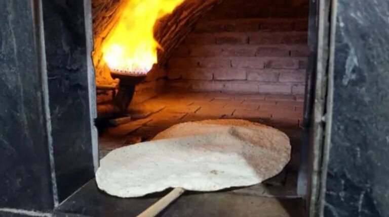 Osku-Brot: eines der leckersten traditionellen Brote im Iran ...