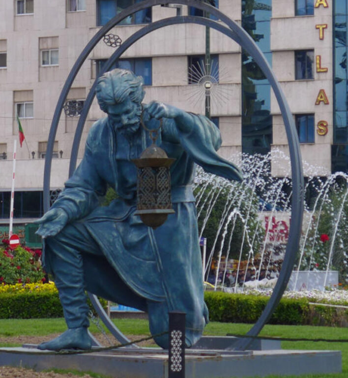 Die Biruni-Statue in Maschhad - IranKultur - Iran | Kultur | Reisen