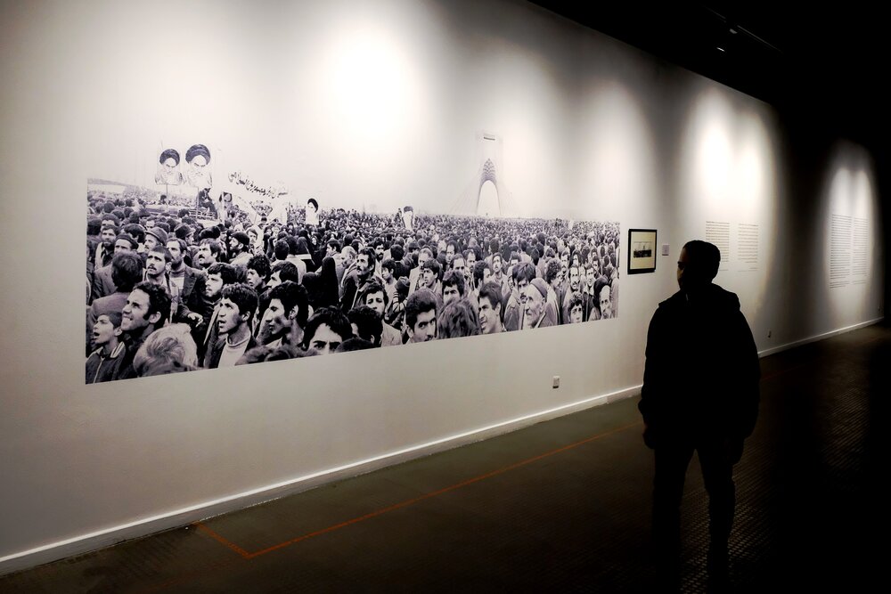„Mirrored Reflections“ im Teheran Museum of Contemporary Art ...